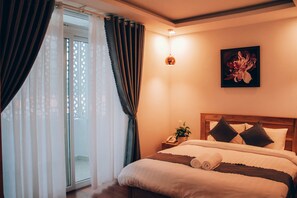 Quarto Duplo Standard, varanda | Minibar, secretária, Wi-fi grátis 