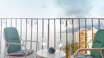 Suite-Estúdio Signature, 1 cama king-size e sofá-cama, acesso à piscina, vista para o oceano | Vista do quarto