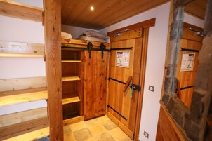 Quarto triplo, várias camas, sacada, ao lado da montanha | Roupas de cama premium, individualmente decorados