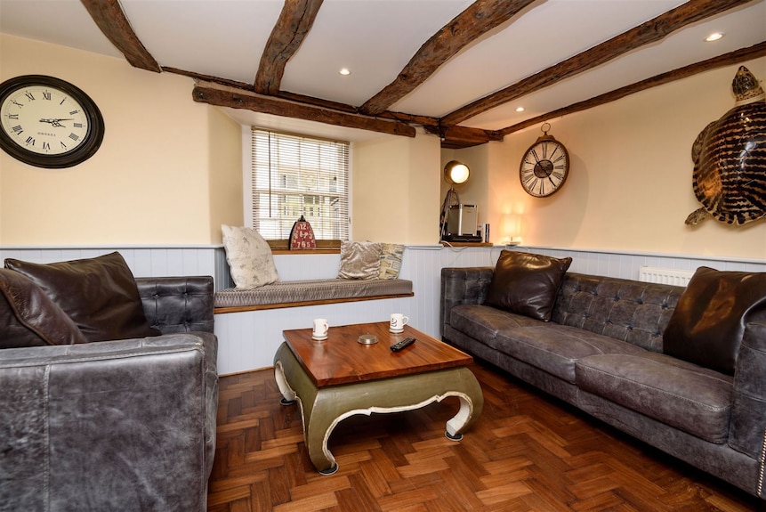 Fantastisch Centrum Pand Met Gereserveerde Parkeerplaats - Looe