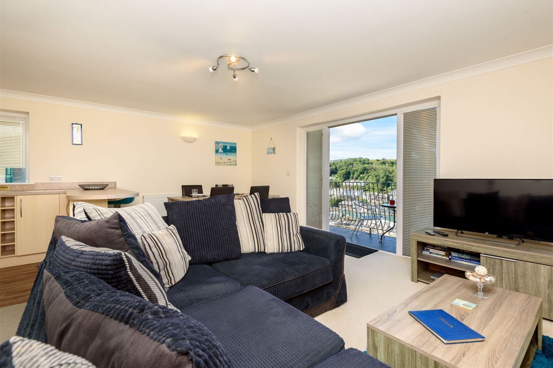 Modern Apartment With Balcony, River Views, Wifi And Parking. - Looe