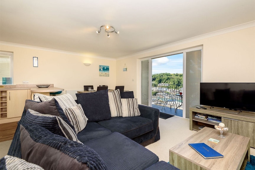 Modern Appartement Met Balkon, Uitzicht Op De Rivier, Wifi En Parkeergelegenheid. - Looe