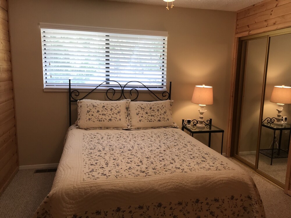 On Golf Course, 4 Bedrooms, 3 Bathrooms, Sleeps 10 - Angel Fire, NM