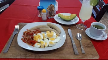 Pequeno-almoço inspirado na cozinha local diário incluído