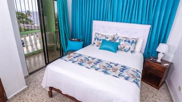 Standard A, 1 Queen Bed | Roupa de alta qualidade, cofre no quarto, Wi-fi grátis