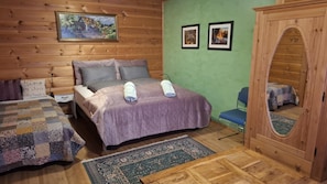 Quarto Triplo Familiar, casa de banho partilhada, vista para o jardim | 1 quarto, roupa de alta qualidade, camas de colchão Select Comfort 