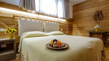 Quarto casal ou duplo (Talia) | 1 quarto, escrivaninha, cortinas blackout, quartos à prova de som