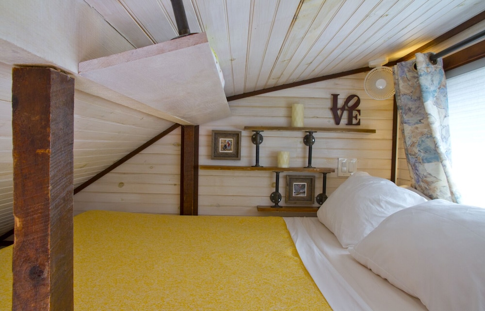 Tiny House At Leaser Lake B And B -- Cozy, Comfortable, Private Country Getaway - Folino Estate, Kutztown