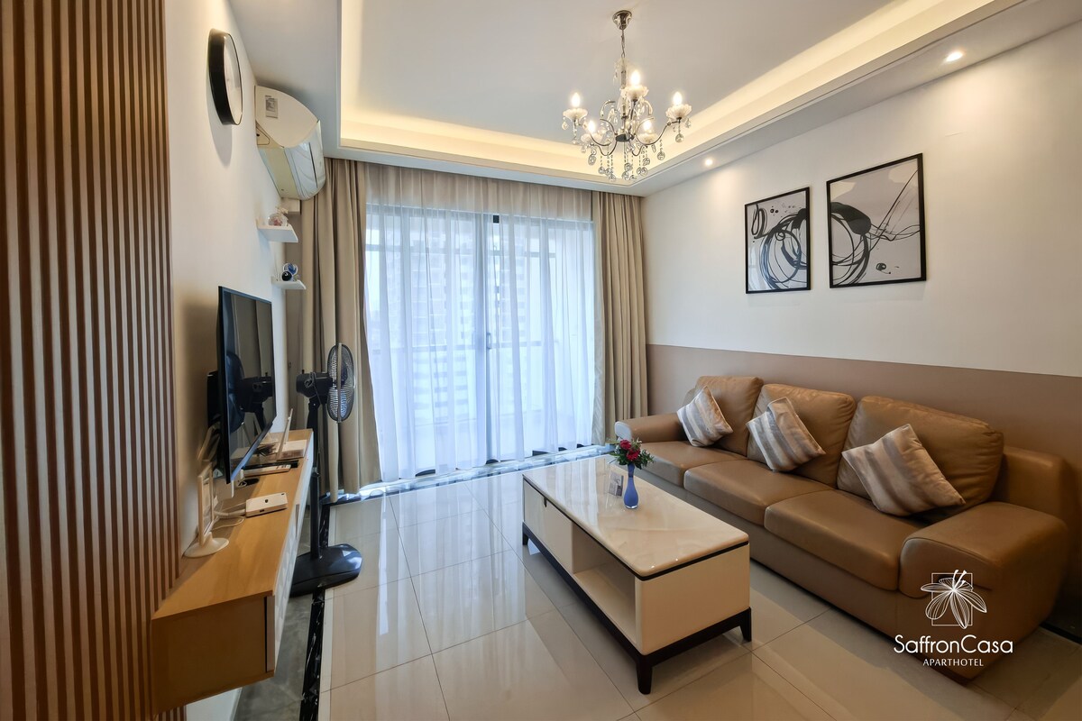 Apartamento premier, 2 quartos, para não fumantes, vista para a cidade | Área de estar | TV de tela plana 40 polegadas com canais digitais, TV
