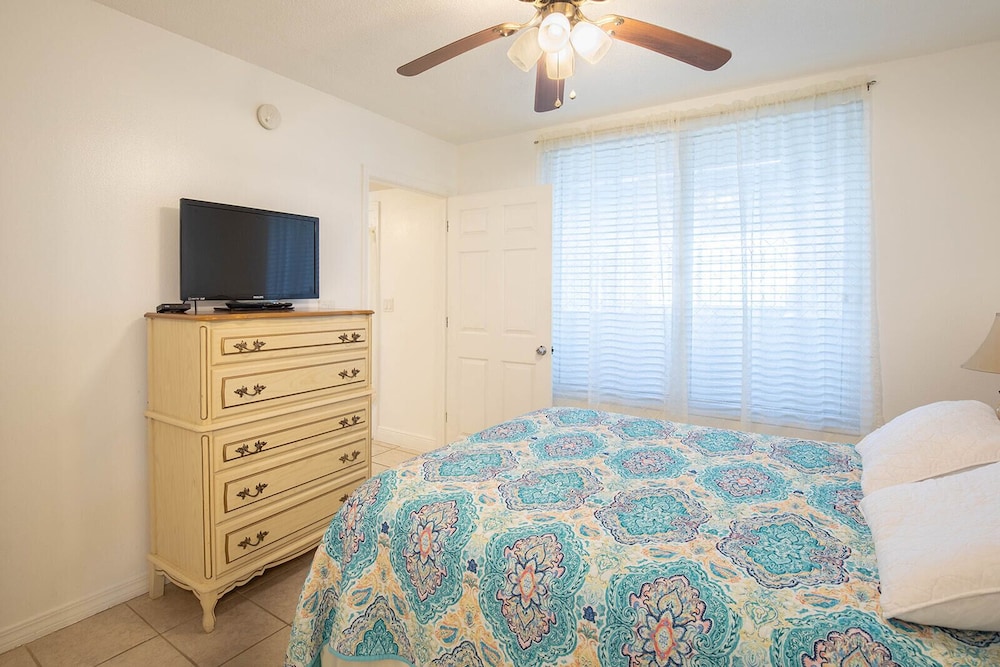 Beachfront!! 65" Hd Tv, Wifi, Netflix, And View! - Fort Walton Beach, FL