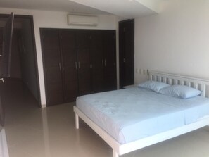 Apartamento Comfort, 2 quartos, varanda | 2 quartos, roupa de alta qualidade, cofre no quarto 