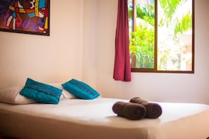 Com decoração personalizada, quartos insonorizados, Wi-fi grátis 