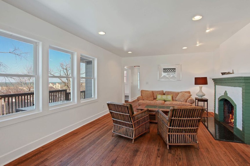 1 Block To Beach With Lake Views, Fire Pit & Room For 21. Spacious And Private - Washington Park Zoo, Michigan City