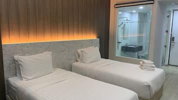Quarto Deluxe | Com decoração personalizada, com mobília individualizada, secretária
