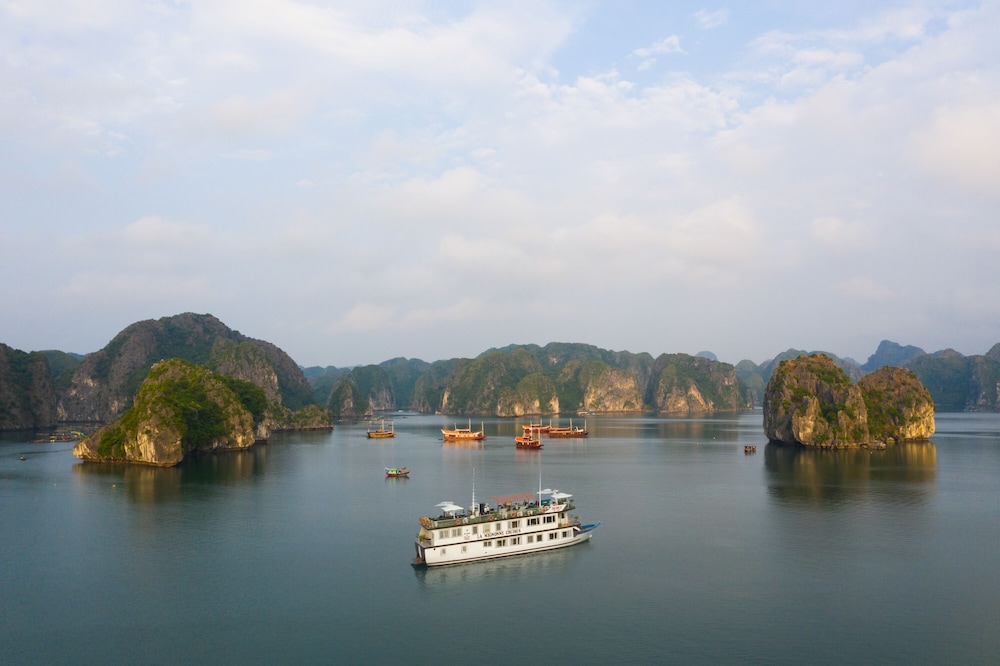 Du Thuyền Azela Cruise - Cat Ba
