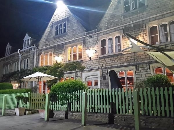 Old Fleece Apartments - Stroud, UK