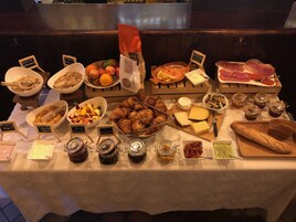 Café da manhã mediante uma taxa