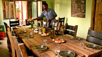Café da manhã com buffet grátis todos os dias