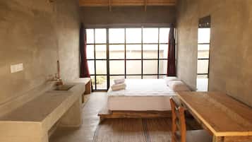 Loft clássico, várias camas, sacada | Escrivaninha, ferros/tábuas de passar roupa, Wi-Fi de cortesia