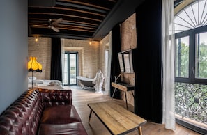 Suite Júnior | Minibar, cofre no quarto, secretária