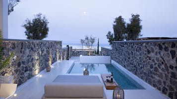 Suíte estúdio executiva, piscina particular | Frigobar, cofres nos quartos, ferros/tábuas de passar roupa