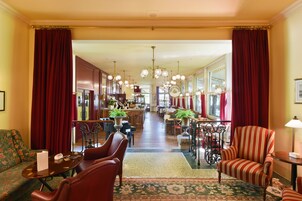 2 bares/lounges