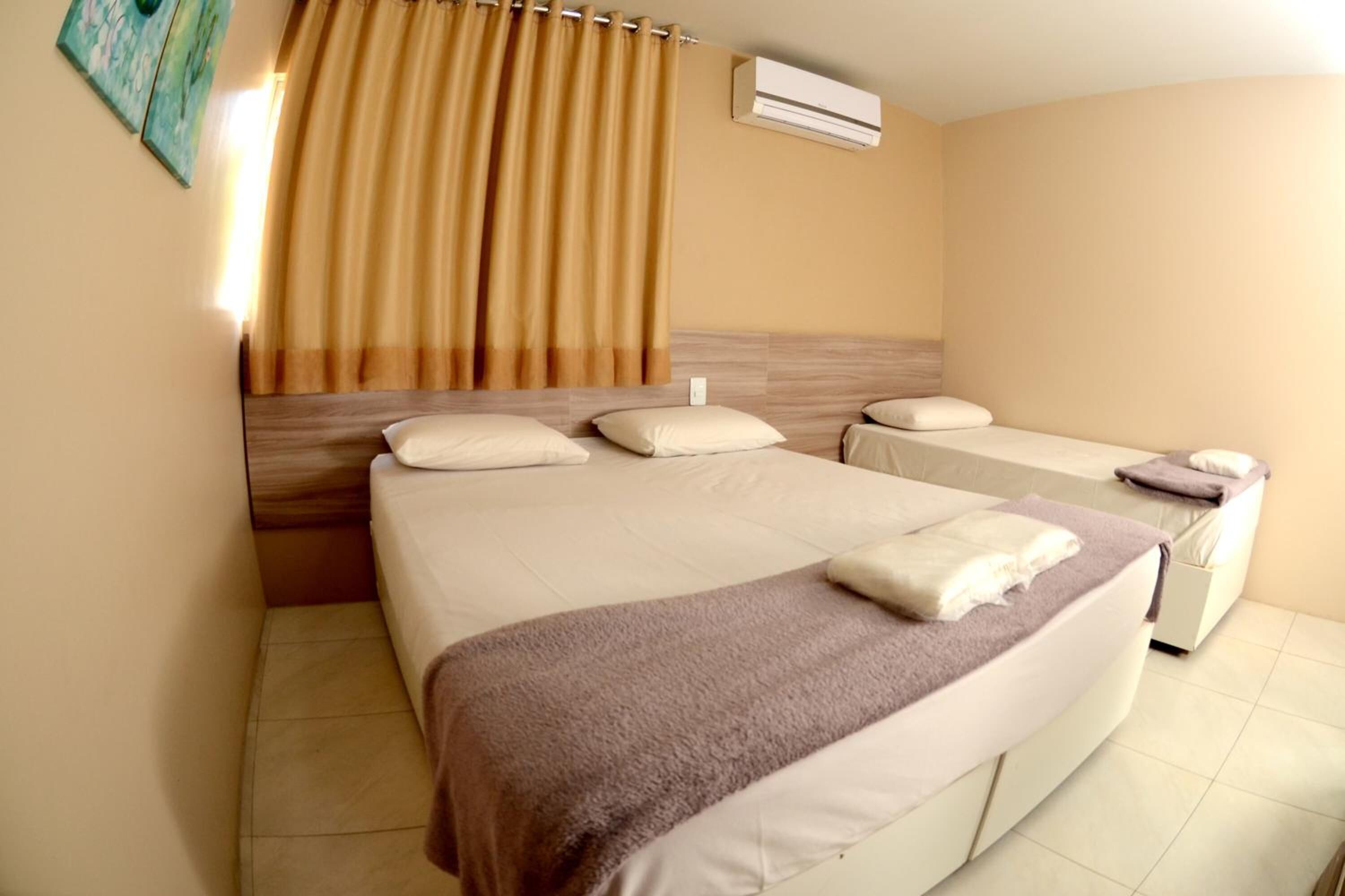 Minibar, secretária, ferro/tábua de engomar, Wi-fi grátis 