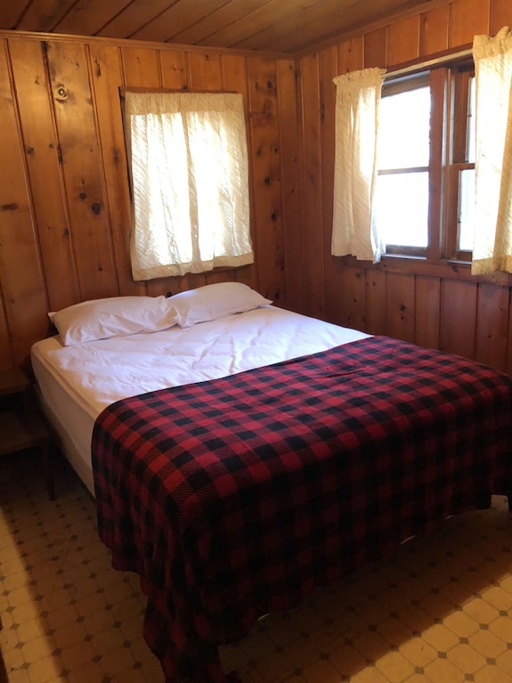 Cabin #6 - "Wapashuwi" - Michigan