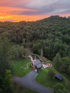Luxury Adirondack 14ft Water Wheel Cabin with Lake Access & HOT TUB ...