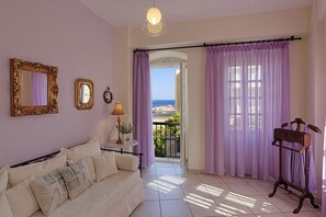 Apartamento, 1 quarto, vista para o mar | Sala de estar | TV de tela plana