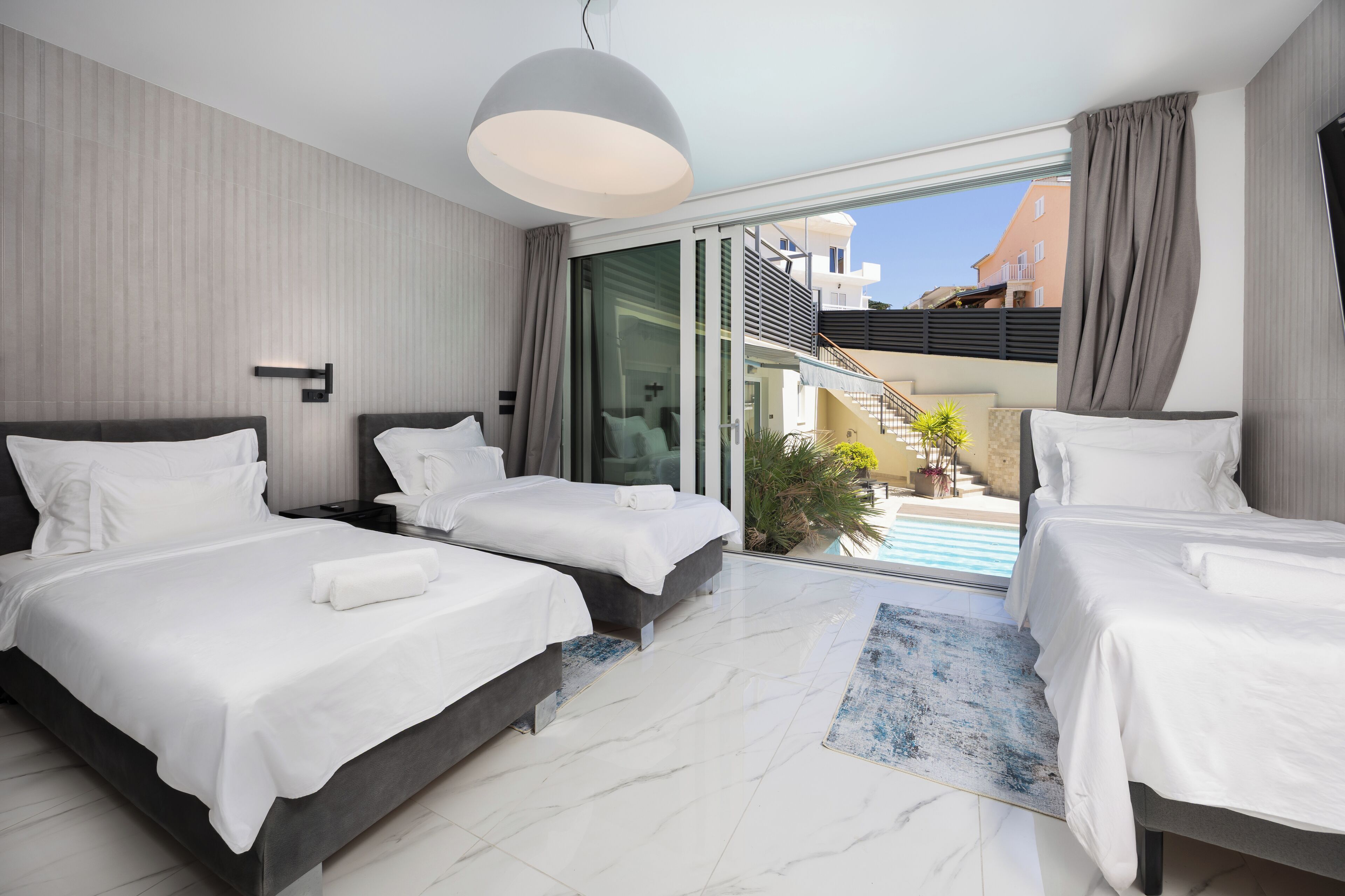 Roupas de cama premium, edredons de pluma, camas Tempur-Pedic