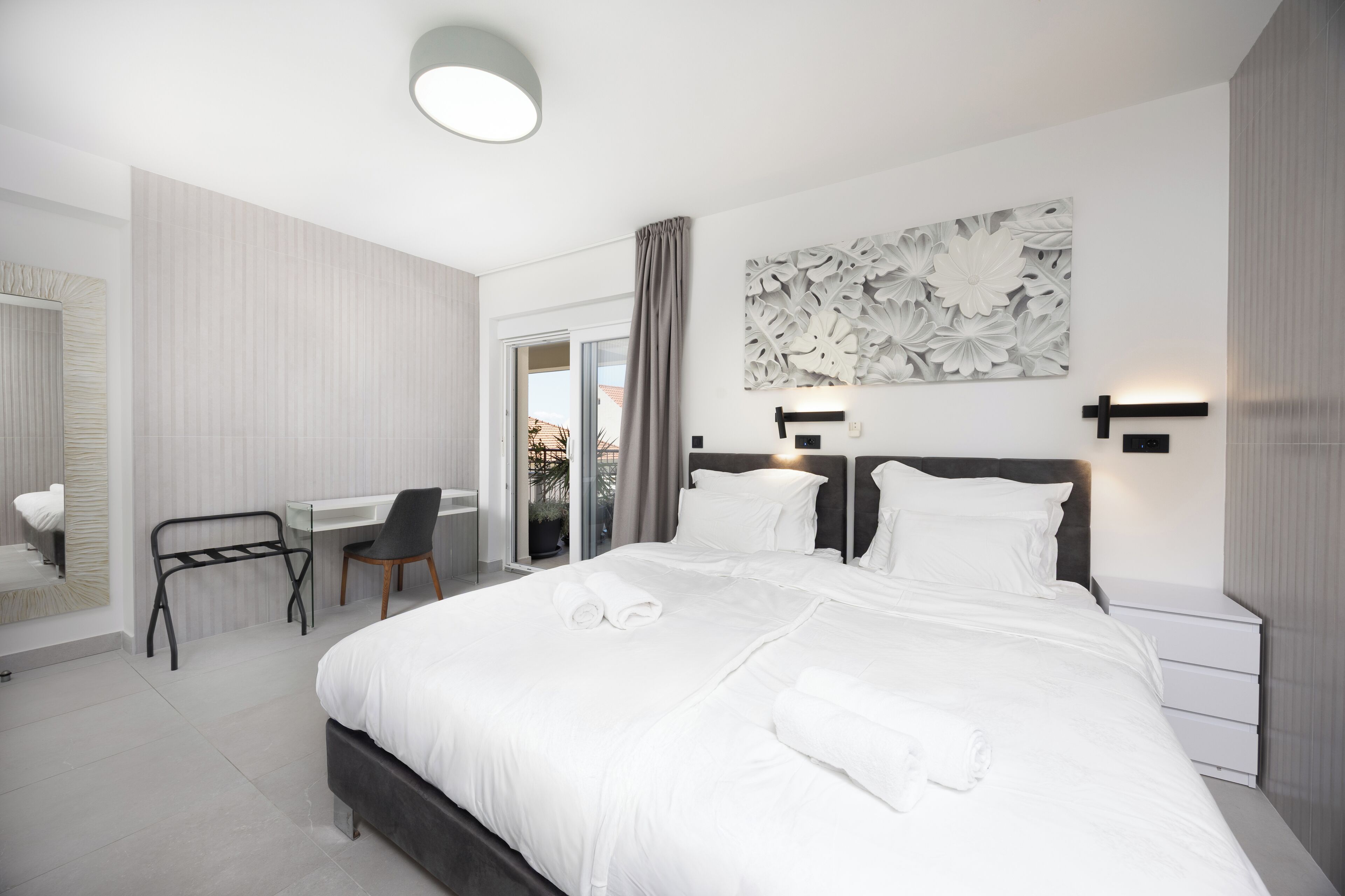 Quarto casal ou duplo conforto | Roupas de cama premium, edredons de pluma, camas Tempur-Pedic