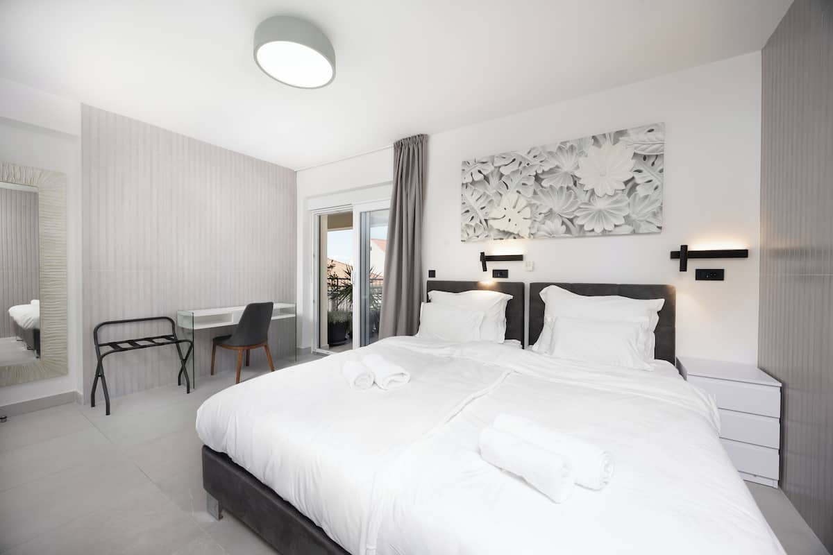 Quarto casal ou duplo conforto | Roupas de cama premium, edredons de pluma, camas Tempur-Pedic