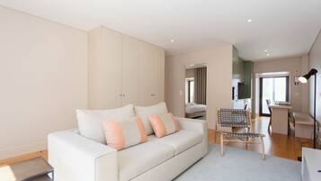 Apartamento, 1 quarto | Área de estar | TV de tela plana