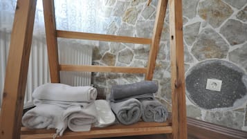 Quarto Deluxe | 1 quarto, roupa de alta qualidade, edredões de penas, cofre no quarto