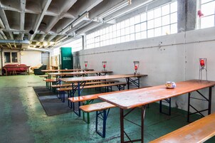 Apartamento econômico, várias camas, banheiro compartilhado | Opções para refeição no quarto