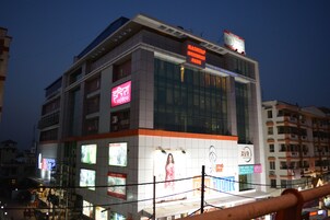 Fachada do alojamento (tarde/noite)