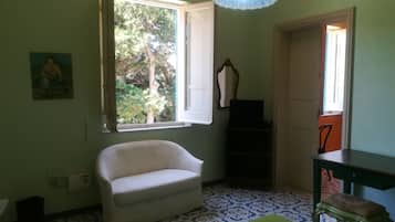 Escrivaninha, espaço de trabalho para notebook, Wi-Fi de cortesia