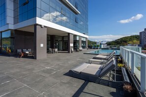 Piscina exterior, da(s) 10:00 à(s) 22:00, espreguiçadeiras 