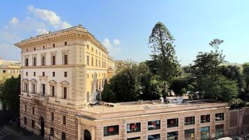 Quarto Duplo Superior | 1 quarto, minibar, cofre no quarto, com decoração personalizada