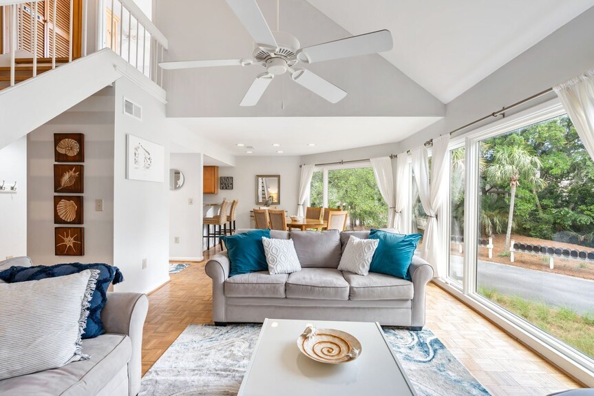 Great Location! Walk To Beach, Club, Golf, Pools! Distant Ocean Views! Amenity Access Included! - Seabrook Island, SC