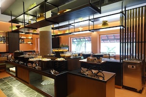Café da manhã com buffet grátis todos os dias