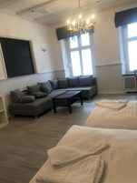 Suite, casa de banho privativa | Secretária, Wi-fi grátis, roupa de cama fornecida 