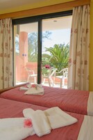 Dúplex, várias camas, não fumadores | Secretária, berços/camas para crianças grátis 