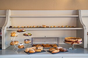Pequeno-almoço tipo buffet diário incluído
