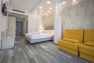 Quarto superior, vista para o jardim | Frigobar, cofres nos quartos, Wi-Fi de cortesia, roupa de cama