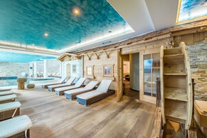 Tratamentos corporais, tratamentos faciais, manicures e pedicures 
