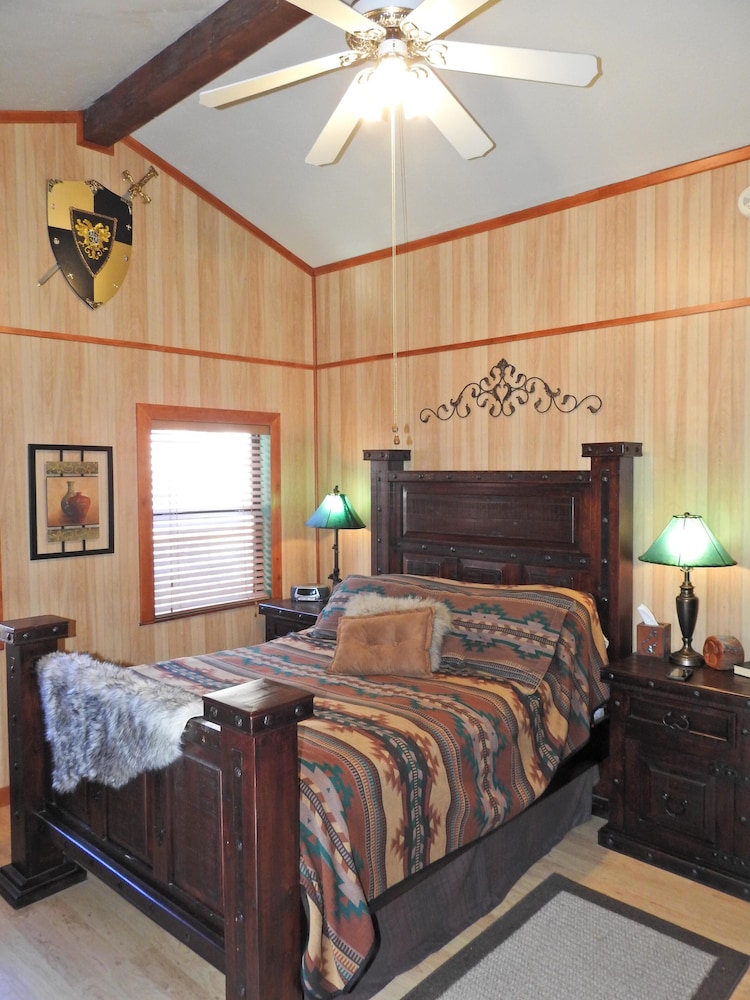 Easy Access/paved Parking Area/central Heating&cooling/free Wi-fi/smarttvs - Ruidoso, NM