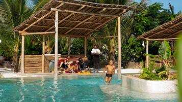 2 piscinas externas, guarda-sóis, espreguiçadeiras