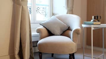 Quarto luxo | Área de estar | TV de tela plana